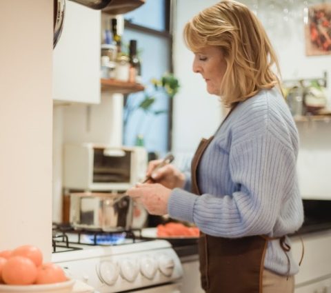 4 Essential Features to Create a Senior-Friendly Kitchen - Surework ...